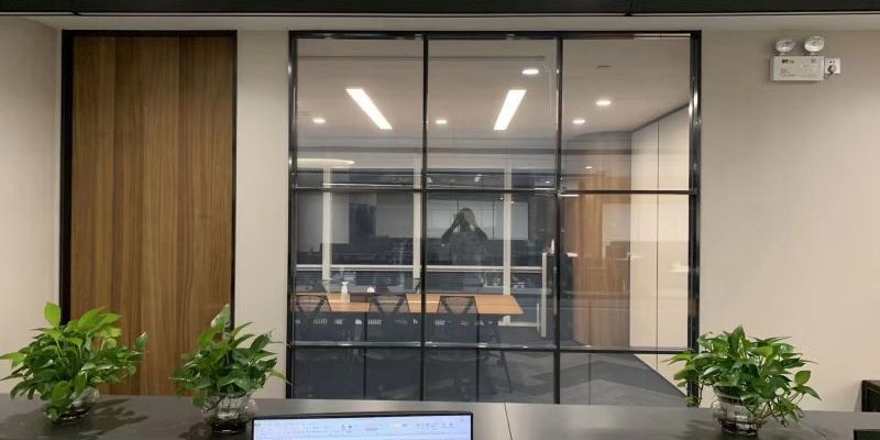 Commercial uses for switchable privacy glass